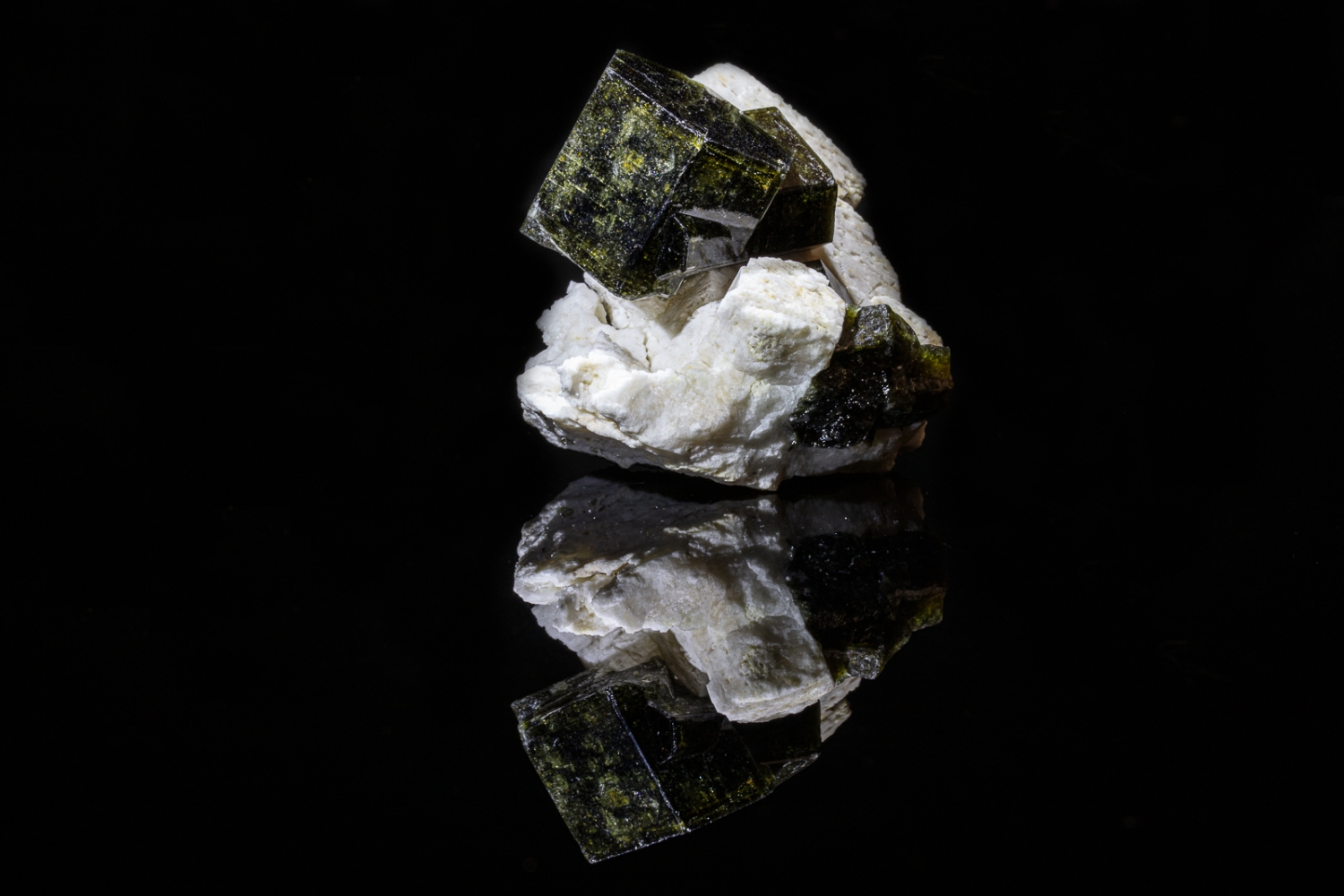 Fluorapatite - Rock of Science