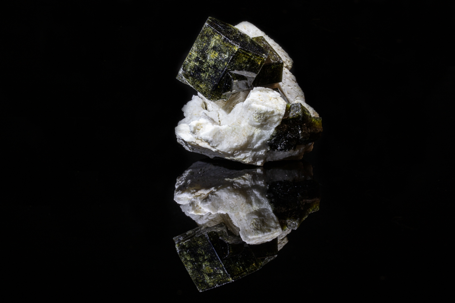 Fluorapatite - Rock of Science